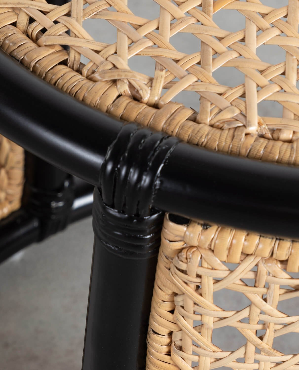 Round Natural Rattan Side Table Bema - themasie.com